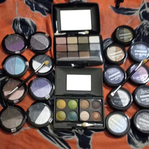 The Color Workshop | Makeup | 2 Pc Color Workshop Eyeshadow Set | Poshmark